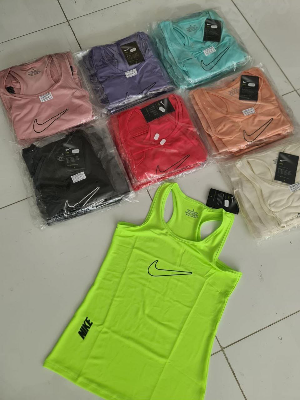 NIKE Αθλητικό τοπ σε 8 χρώματα - Nelsa Fashion